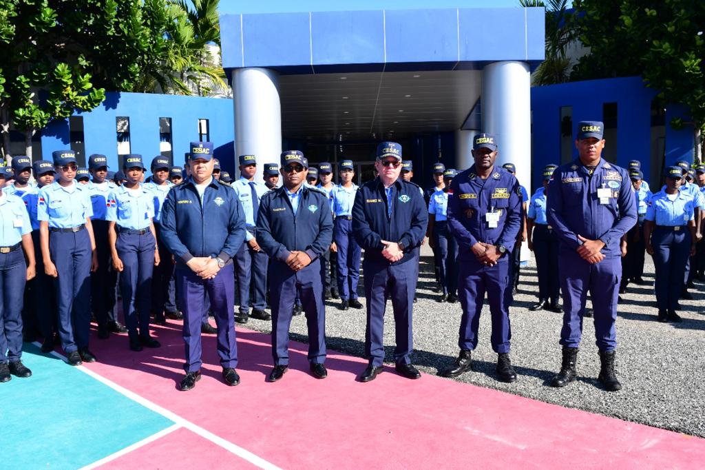 CESAC refuerza Seguridad en Aeropuertos - Por la Línea