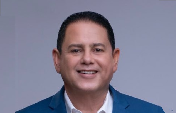 Torres descalifica candidatos a senador