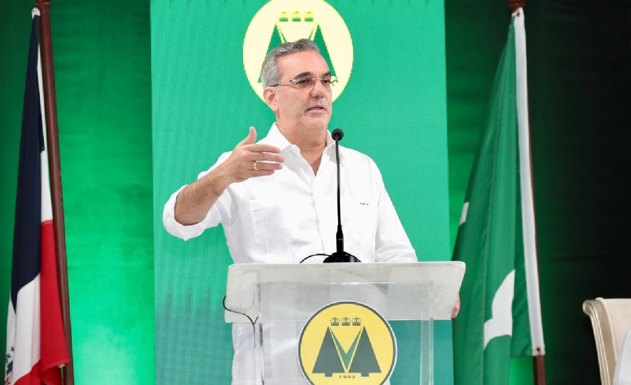 Abinader destaca auge de las cooperativas en RD - Por la Línea