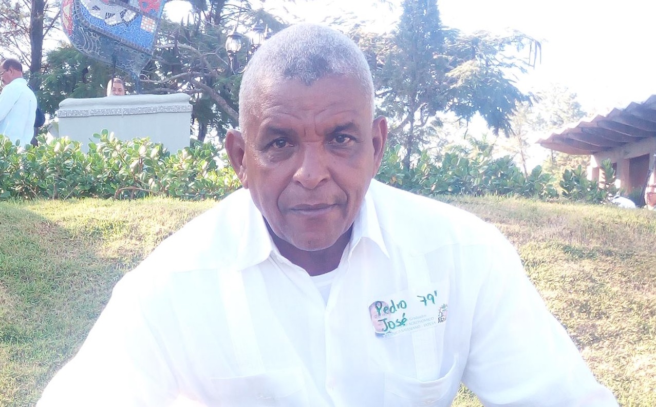 Reconocen labor de profesional en Santiago Rodríguez - Por la Línea