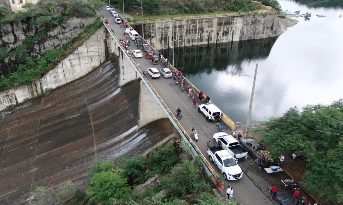 Presa de Monción llega a nivel máximo - Por la Línea