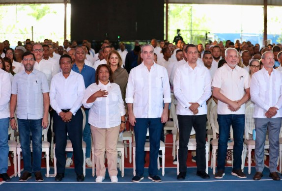 Abinader inaugura varias obras en San Juan de la Maguana - Por la Línea